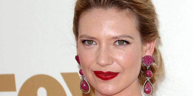 Anna Torv - Age, Bio, Family | Famous Birthdays