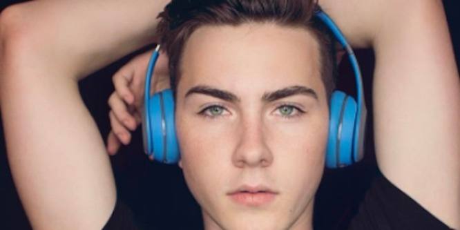 Austin Wallis - Age, Bio, Family | Famous Birthdays