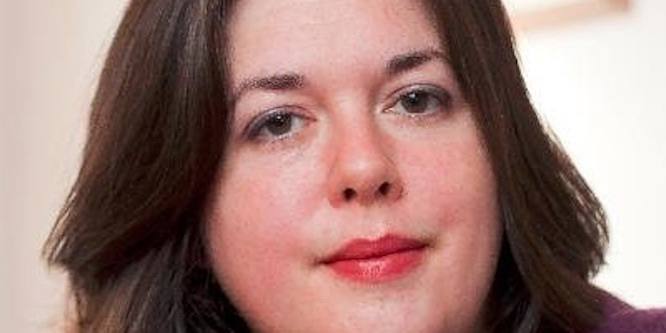 Holly Webb - Age, Bio, Family | Famous Birthdays