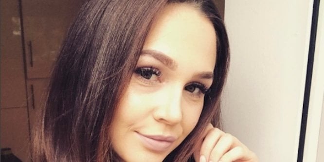 Amy Weller - Age, Bio, Family | Famous Birthdays