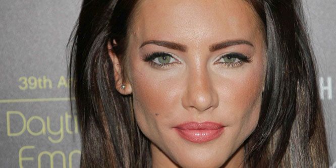 Jacqueline MacInnes Wood - Age, Bio, Family | Famous Birthdays