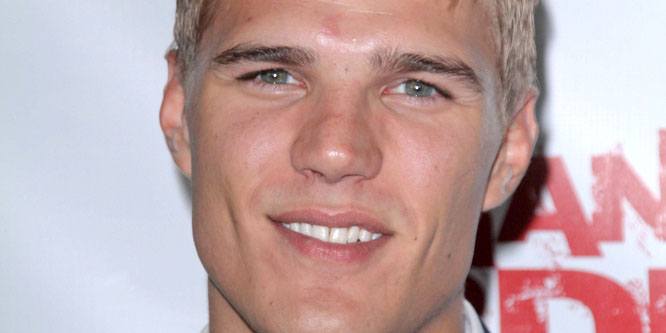 Chris Zylka - Age, Family, Bio | Famous Birthdays