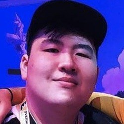 Emongg - Age, Bio, Family | Famous Birthdays