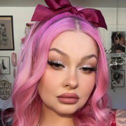 Alyssa Anderson (Makeup Artist) - Age, Bio, Family | Famous Birthdays