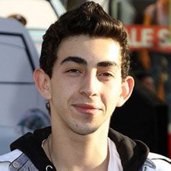 Mateo Bowles - Age, Bio, Family | Famous Birthdays