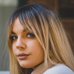 Maria Armstrong - Age, Bio, Family | Famous Birthdays