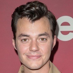 Emma Paetz - Bio, Family | Famous Birthdays