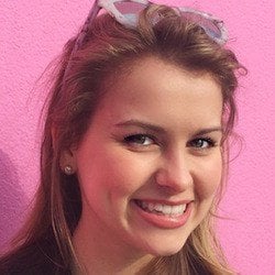 Sophia Rayne - Age, Bio, Family | Famous Birthdays