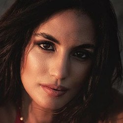 Zaira Bas - Age, Bio, Family | Famous Birthdays