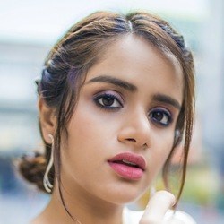 Lisha Wei - Age, Bio, Family | Famous Birthdays