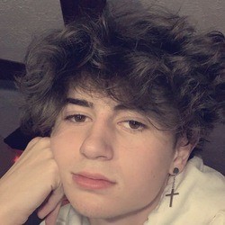 Carson Bennett - Age, Bio, Family | Famous Birthdays