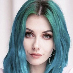 Taylor Bloxam - Age, Bio, Family | Famous Birthdays