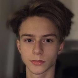Cameron Branton Edad, Familia, Biografía | Famous Birthdays