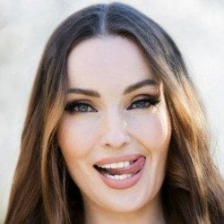 Anna Brown - Age, Bio, Family | Famous Birthdays