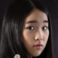 Valencia Grace - Age, Bio, Family | Famous Birthdays