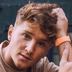 Famous Ollies | Famous Birthdays