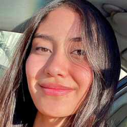 carlalabradorg - Age, Bio, Family | Famous Birthdays