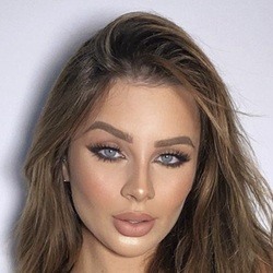 Gabriela Carminatti - Age, Bio, Family | Famous Birthdays