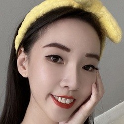 Alicia Chia - Age, Bio, Family | Famous Birthdays