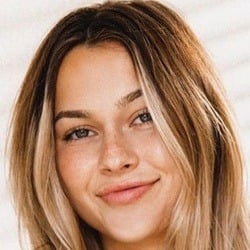 Mia Clark - Age, Bio, Family | Famous Birthdays
