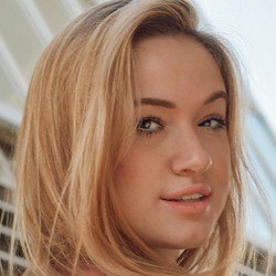 Famous Caitlyns | Famous Birthdays