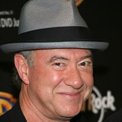 Stu MacKenzie - Age, Bio, Family | Famous Birthdays