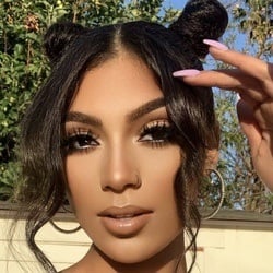 Autumn Corin - Age, Bio, Family | Famous Birthdays