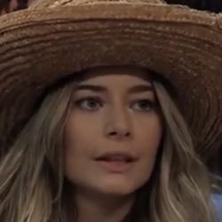 Laura Cosoi - Age, Bio, Family | Famous Birthdays