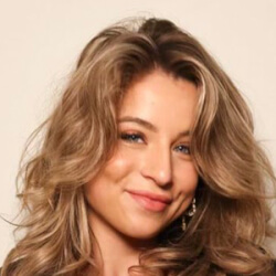 daphne.m.h - Age, Bio, Family | Famous Birthdays