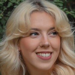Darling Desi - Age, Bio, Family | Famous Birthdays