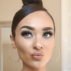 Christine Di'Amore - Age, Bio, Family | Famous Birthdays