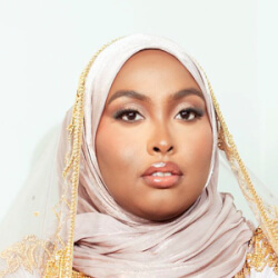Fartun Duvet Girl - Age, Bio, Family | Famous Birthdays