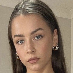 Jessica Edwards - Age, Bio, Family | Famous Birthdays
