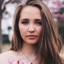Kenzie Elizabeth - Age, Bio, Family | Famous Birthdays