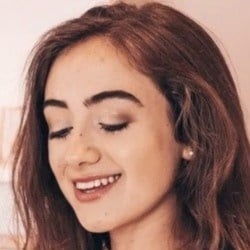 Abbie Emmons - Age, Bio, Family | Famous Birthdays