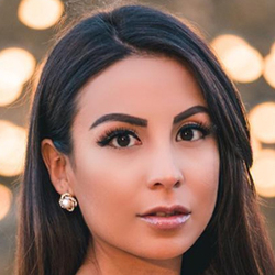 Famous Reinas | Famous Birthdays