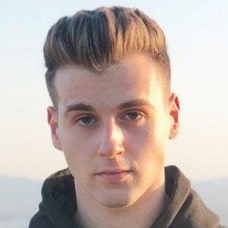 Tal Fishman - Age, Bio, Family | Famous Birthdays