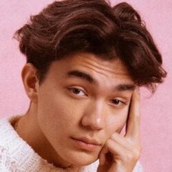 Heartstopper - Cast, Ages, Trivia | Famous Birthdays