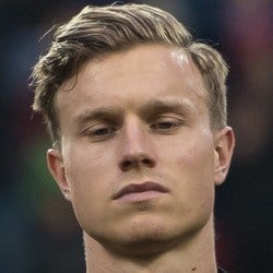 Yannick Gerhardt Alter, Familie, Bio | Famous Birthdays