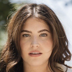Gigi Robinson - Age, Bio, Family | Famous Birthdays
