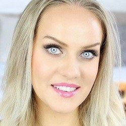 Gin Amber - Age, Bio, Family | Famous Birthdays