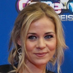 Jessica Ginkel - Age, Bio, Family | Famous Birthdays