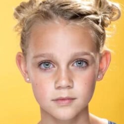 Elle Graham - Age, Bio, Family | Famous Birthdays