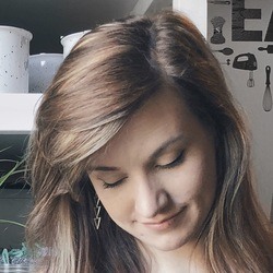 Elizabeth Gray - Age, Bio, Family | Famous Birthdays