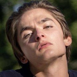 Ian Grey - Age, Bio, Family | Famous Birthdays