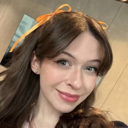 Blushi - Age, Bio, Family | Famous Birthdays