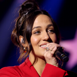 Jennifer Hart - Age, Bio, Family | Famous Birthdays