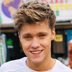 Sander Jennings - Age, Bio, Family | Famous Birthdays