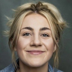 Lottie Henshall - Age, Bio, Family | Famous Birthdays