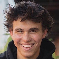 Brayden Hicks - Age, Bio, Family | Famous Birthdays